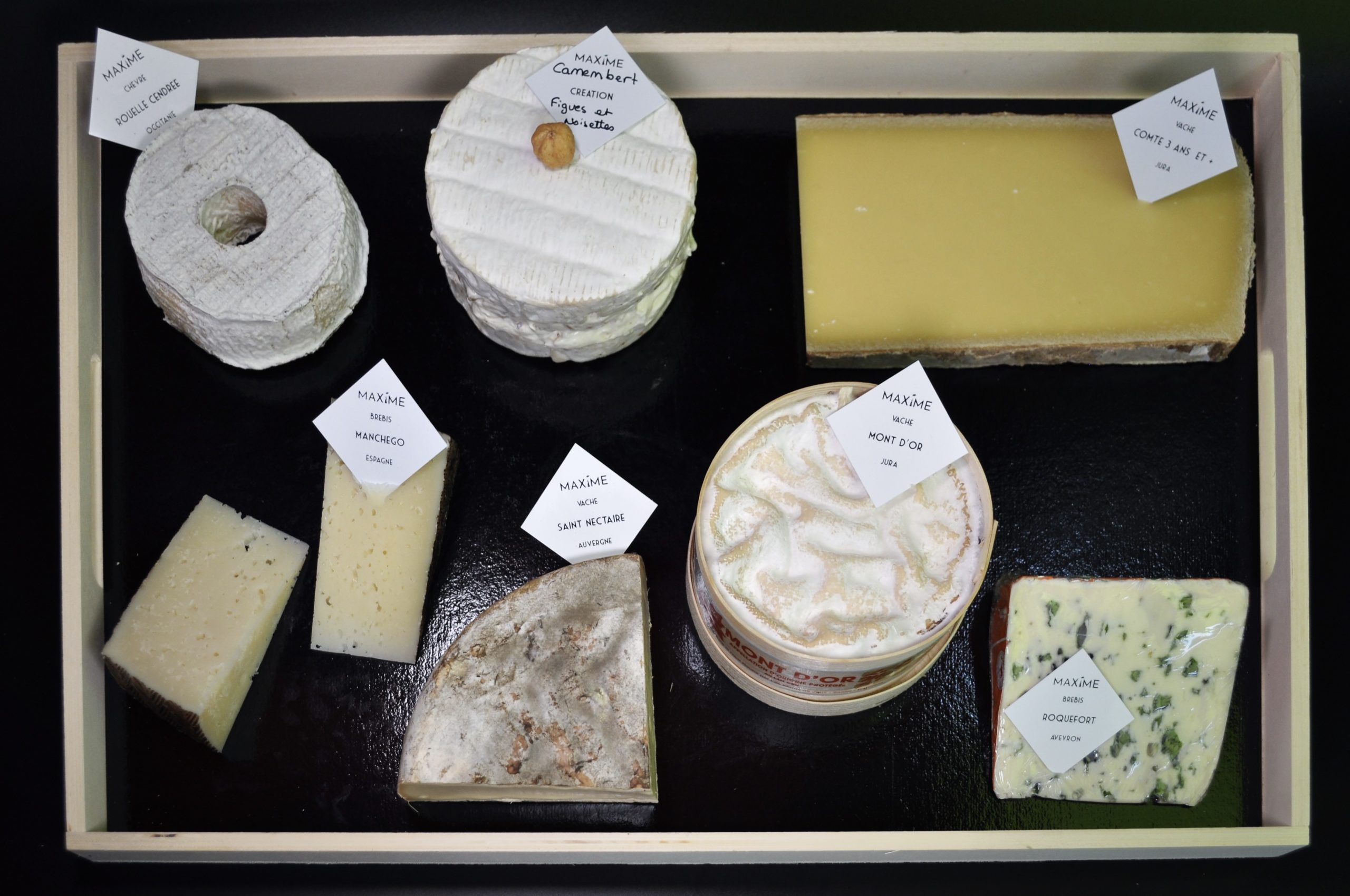 PLATEAU DE FROMAGES AVEC CAMEMBERT FIGUES ET NOISETTES MAISON 10 A 15 ...